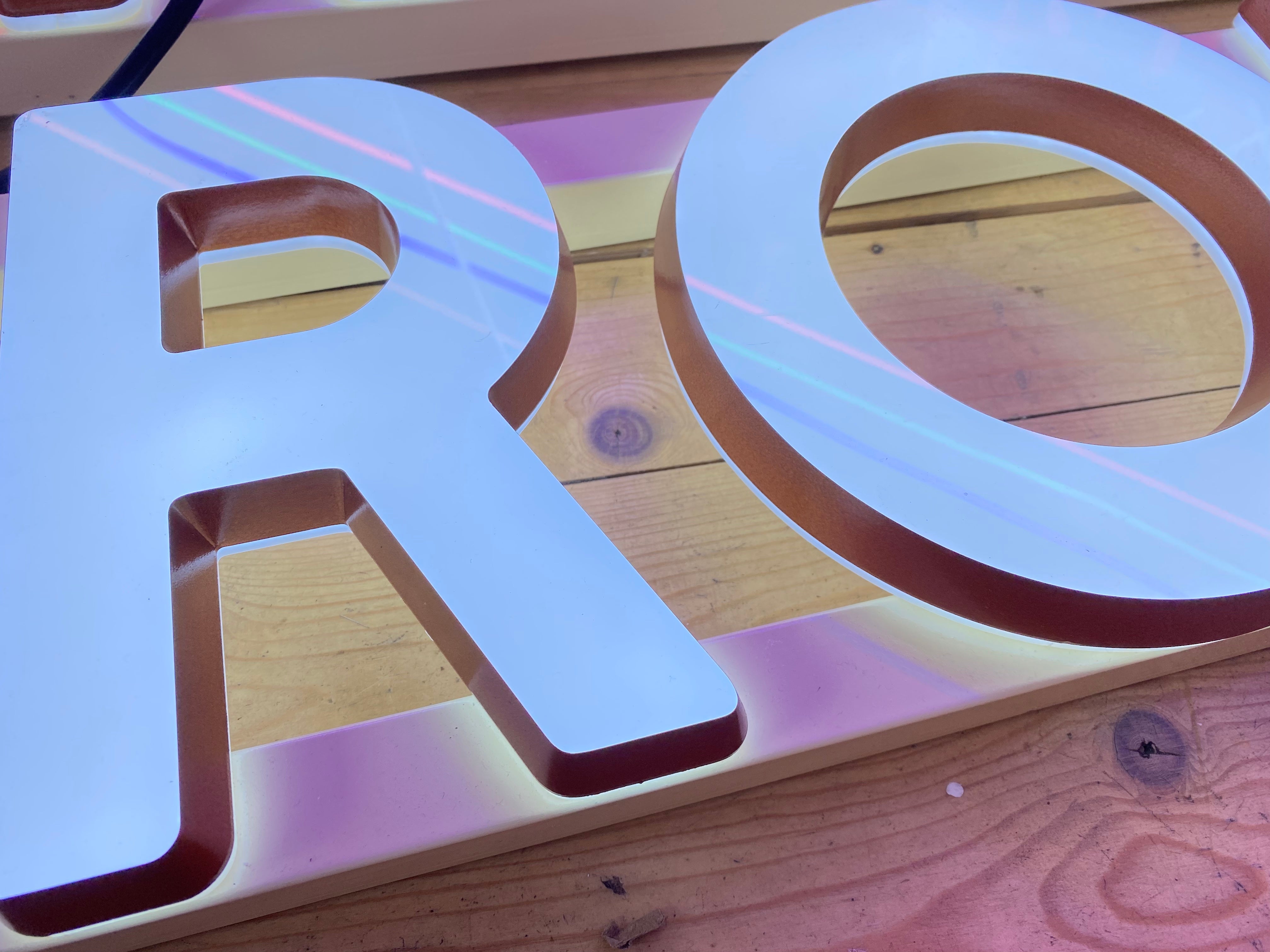 Ons Werk – LEDLETTERS